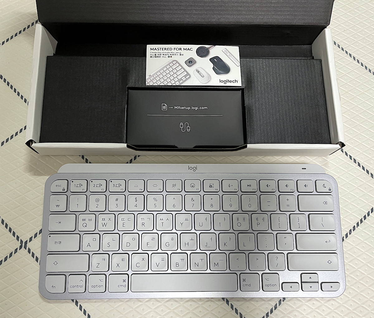 로지텍 MX Keys Mini 키보드 리뷰: 맥북과 완벽한 조합, 경쾌한 키감과 강력한 소프트웨어를 제공하는 키보드 ...